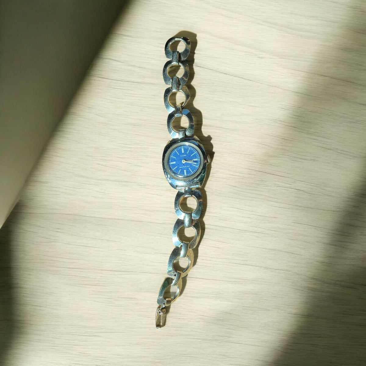 Ladies Blue Dial Timex Wind up – Sunbeam Vintage