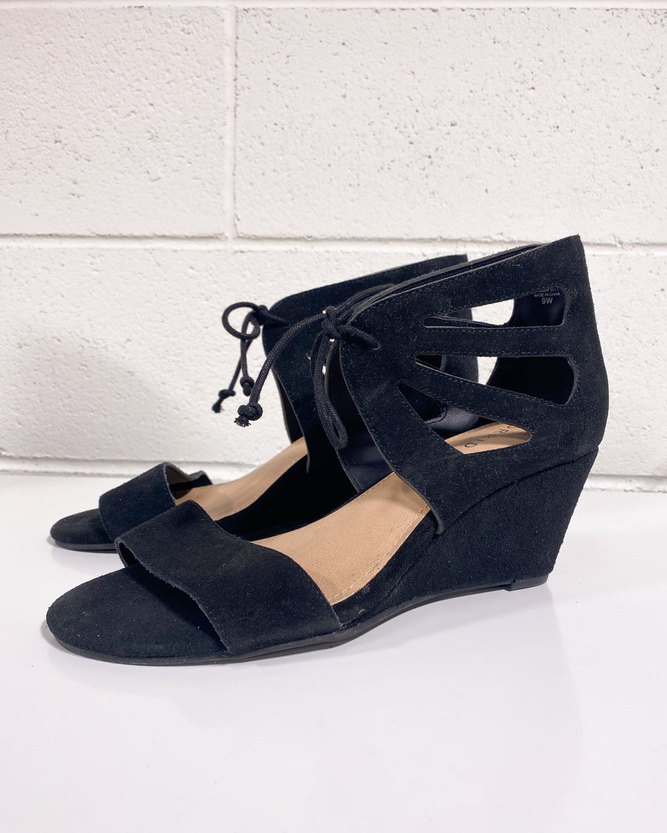 Torrid Black Tie Up Shoes - 9 – Sunbeam Vintage